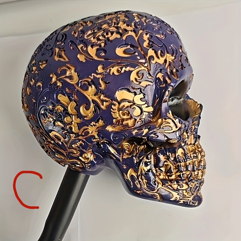 Подставка для мотоциклетных шлемов в стиле панк с металлическим каркасом и дизайном в виде черепа из смолы, идеально подходит для патио и сада.