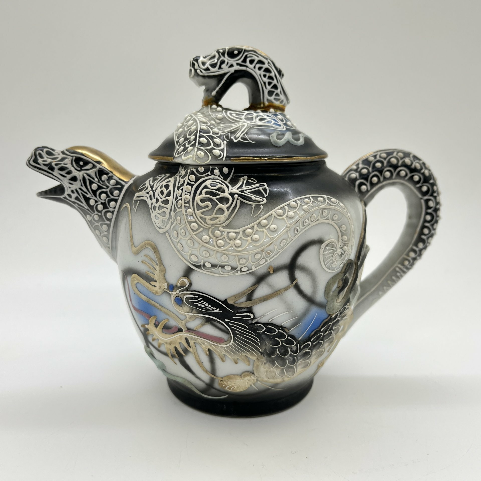 Чайник заварочный, декорированный изображением драконов, Lux Porcelain FAHD M.K, фарфор