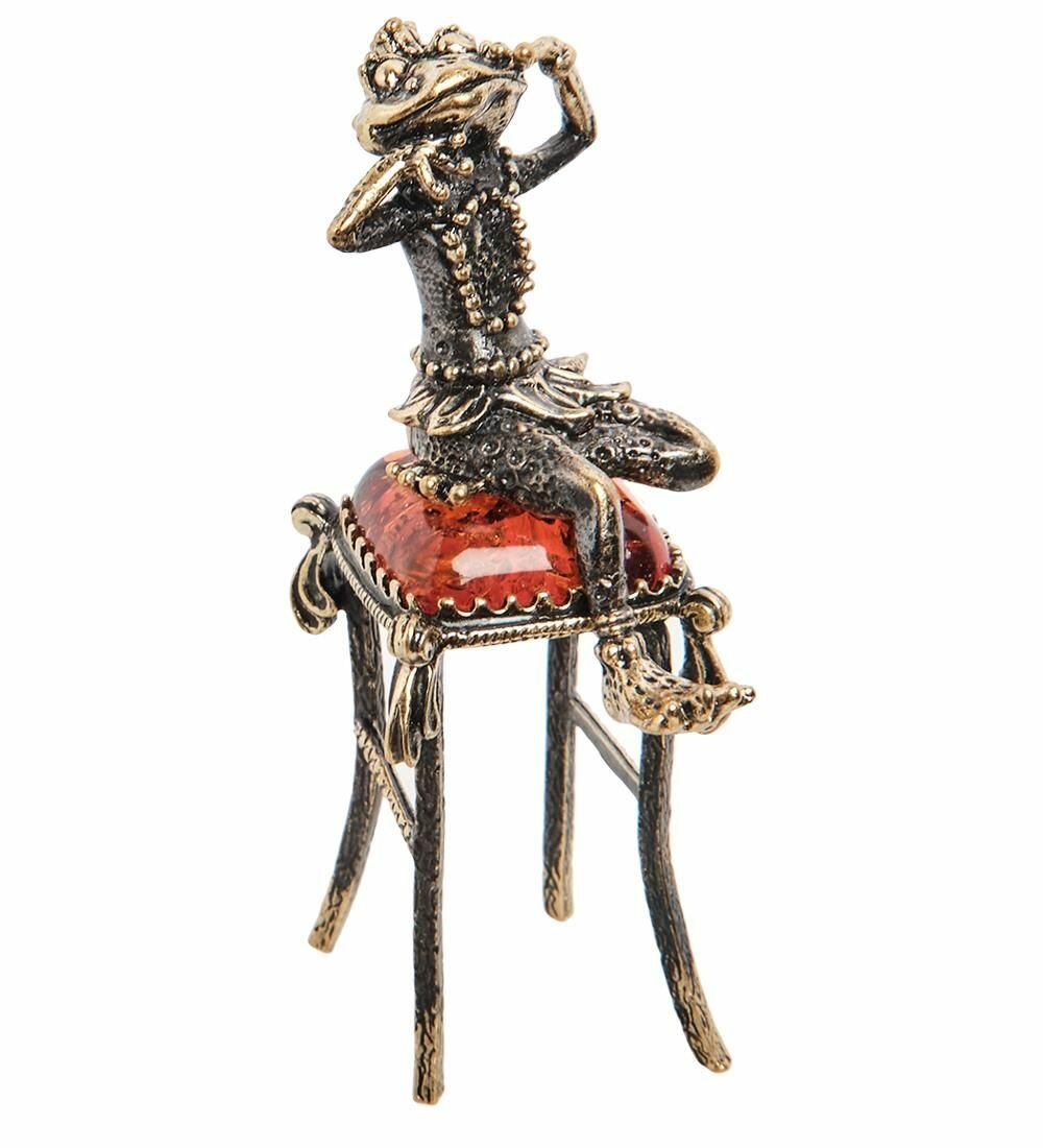 Фигурка Лягушка на табуретке (латунь, янтарь) A2087950 Народные промыслы, бронзовый