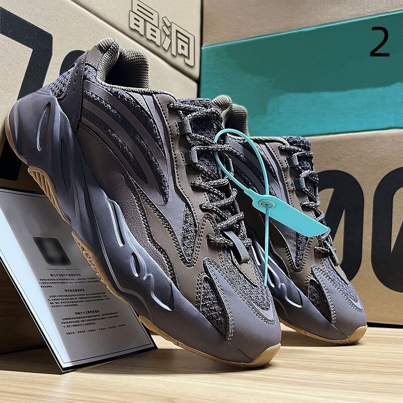 Кроссовки Yeezy 700, спортивные кроссовки в стиле "Dad Shoes".