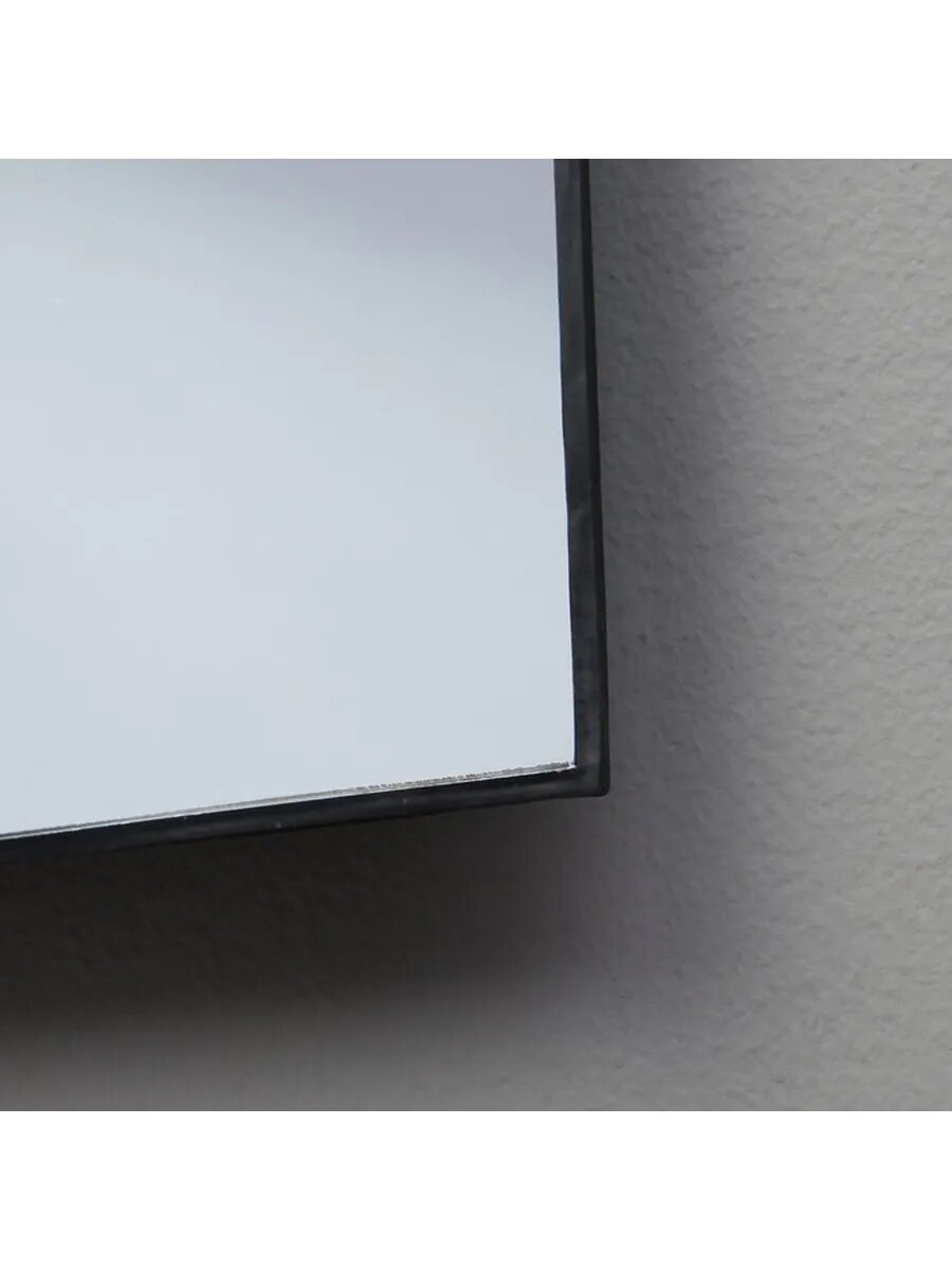 Современное настенное зеркало из акрила