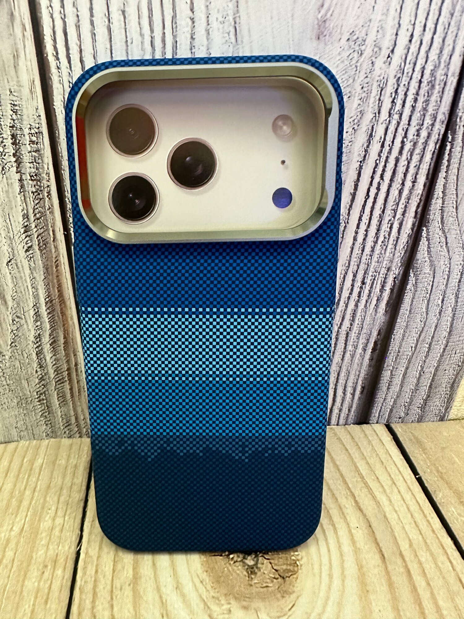 Чехол-накладка с magsafe для Iphone 17 Pro Luxo синий с полосами