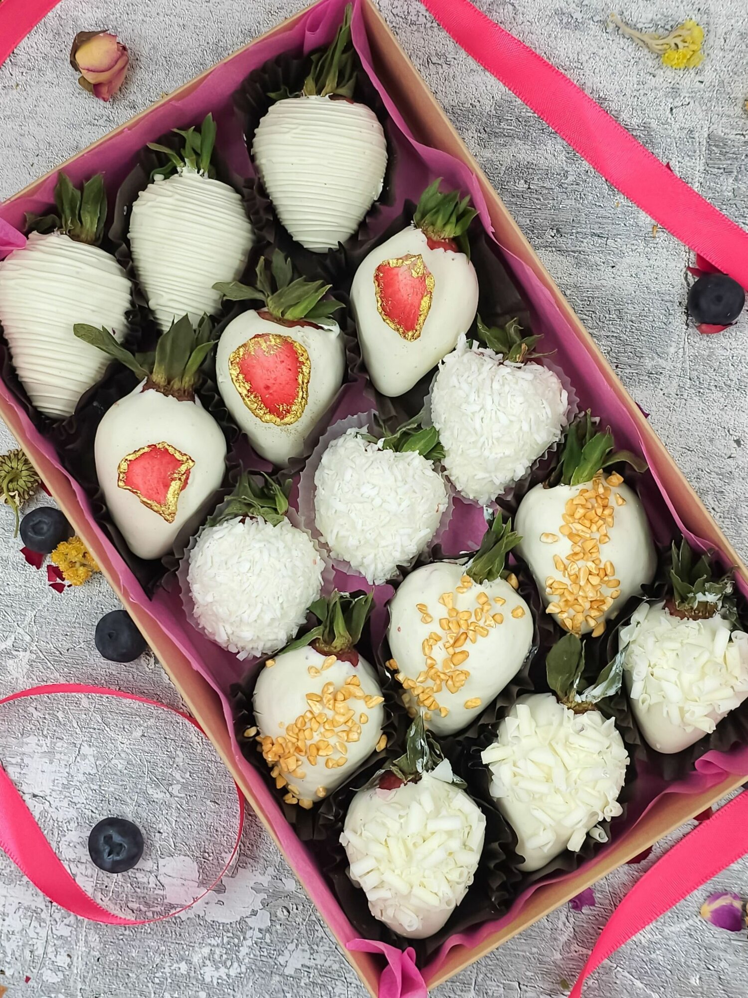 Клубника в шоколаде (15-24 ягод) "Sweet girl" подарок подруге, маме, жене на День рождения, Сладкий подарочный набор