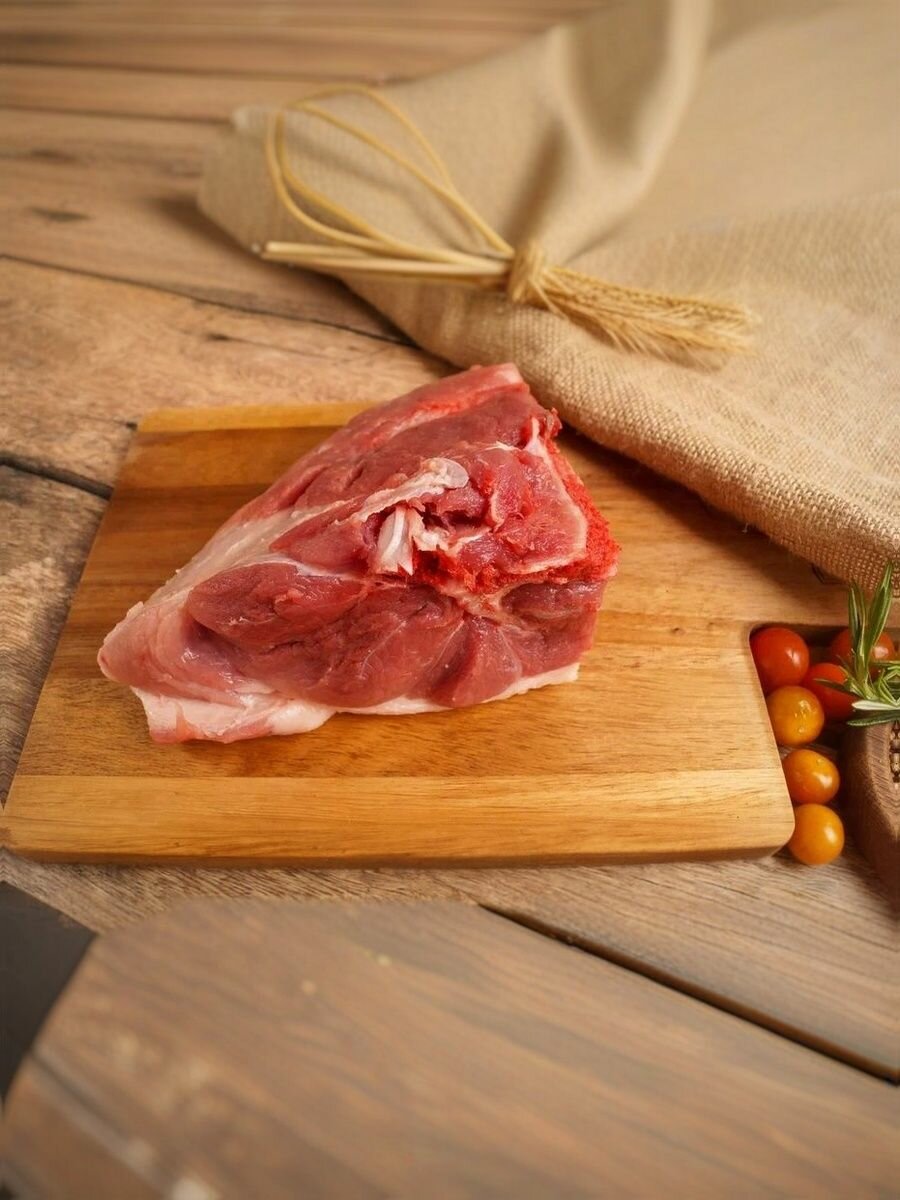 Лопатка свиная бескостная 1 кг, охлажденная