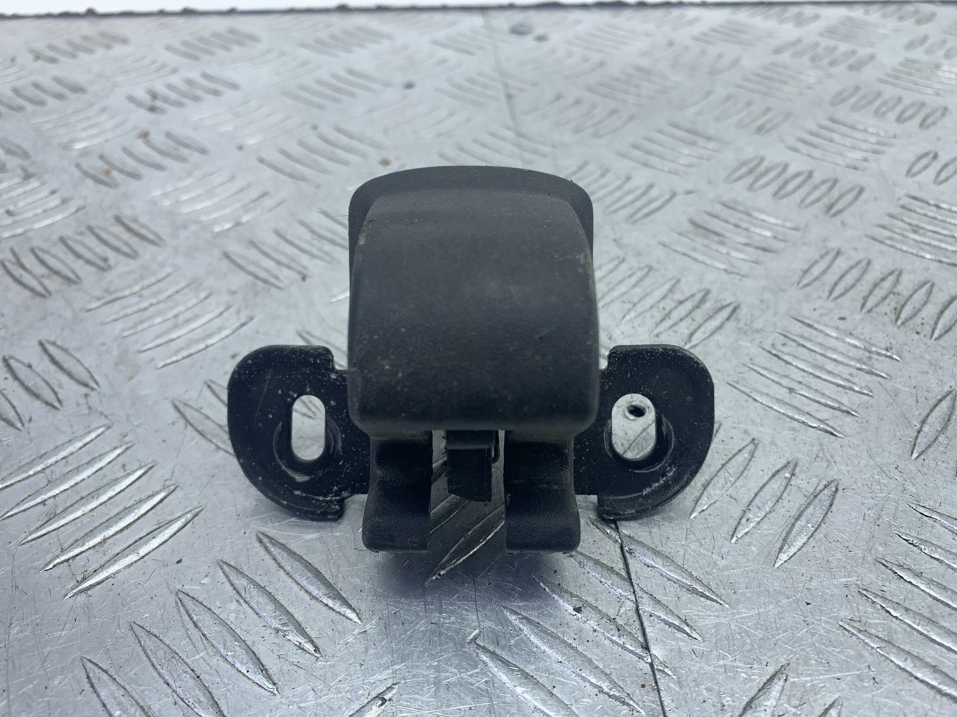 Замок двери распашной правый верхний Renault Logan (2004 - 2009) 8200509135