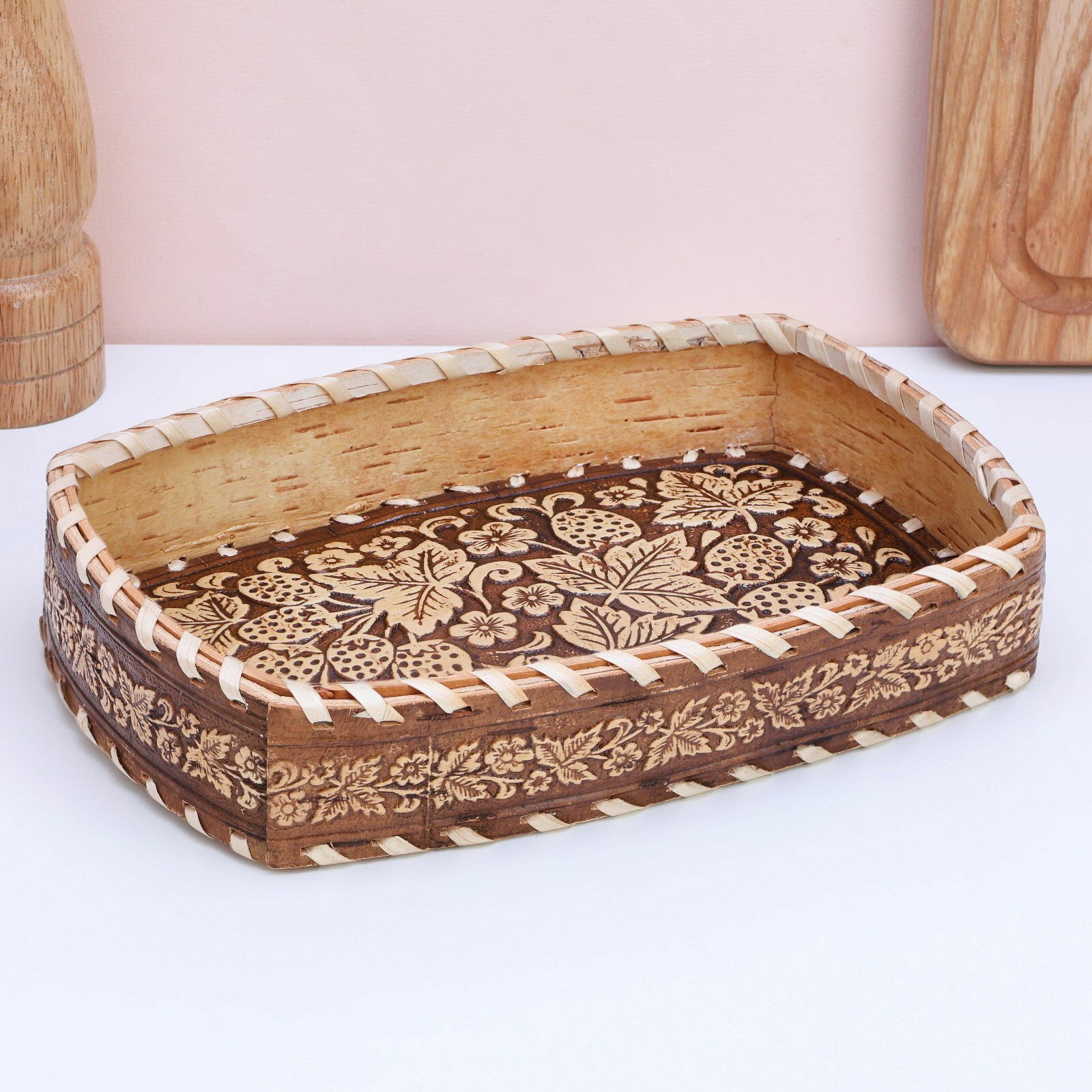 Сухарница "Ягодки", прямоугольная, 14x21x4 см, береста, тематика праздника: 8 марта