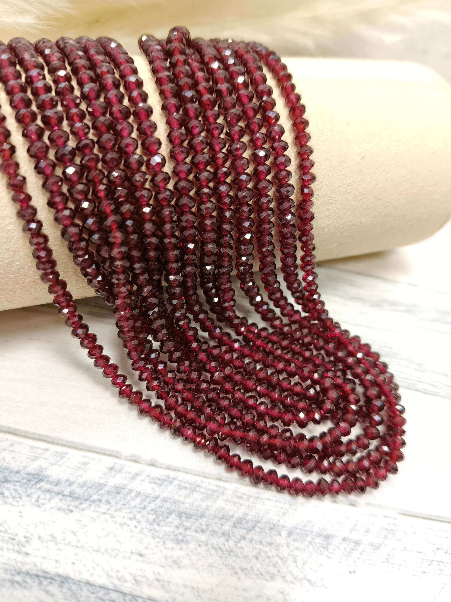 Бусины гранат пироп АА рондель граненый 3,5 х 2,5 мм (нить 38 см), Suntrim