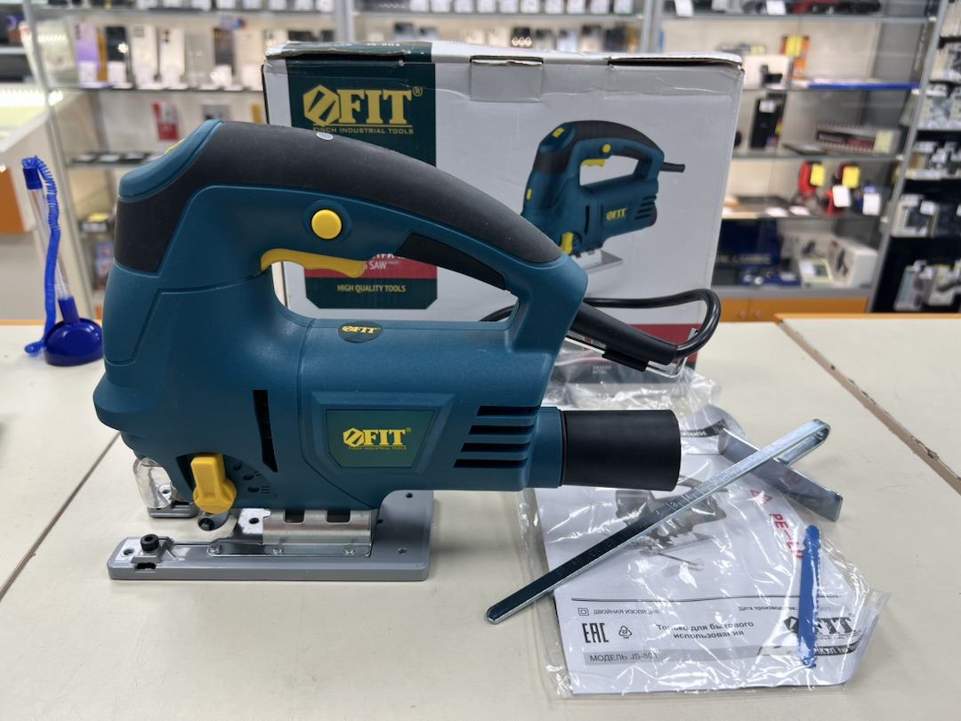 Лобзик электрический FIT JS-801 , Быстрозажимной патрон, лазер, маятниковый механизм, регулировка частоты хода, фиксатор режима включения, угол отклонения от оси 45, подключение пылесоса