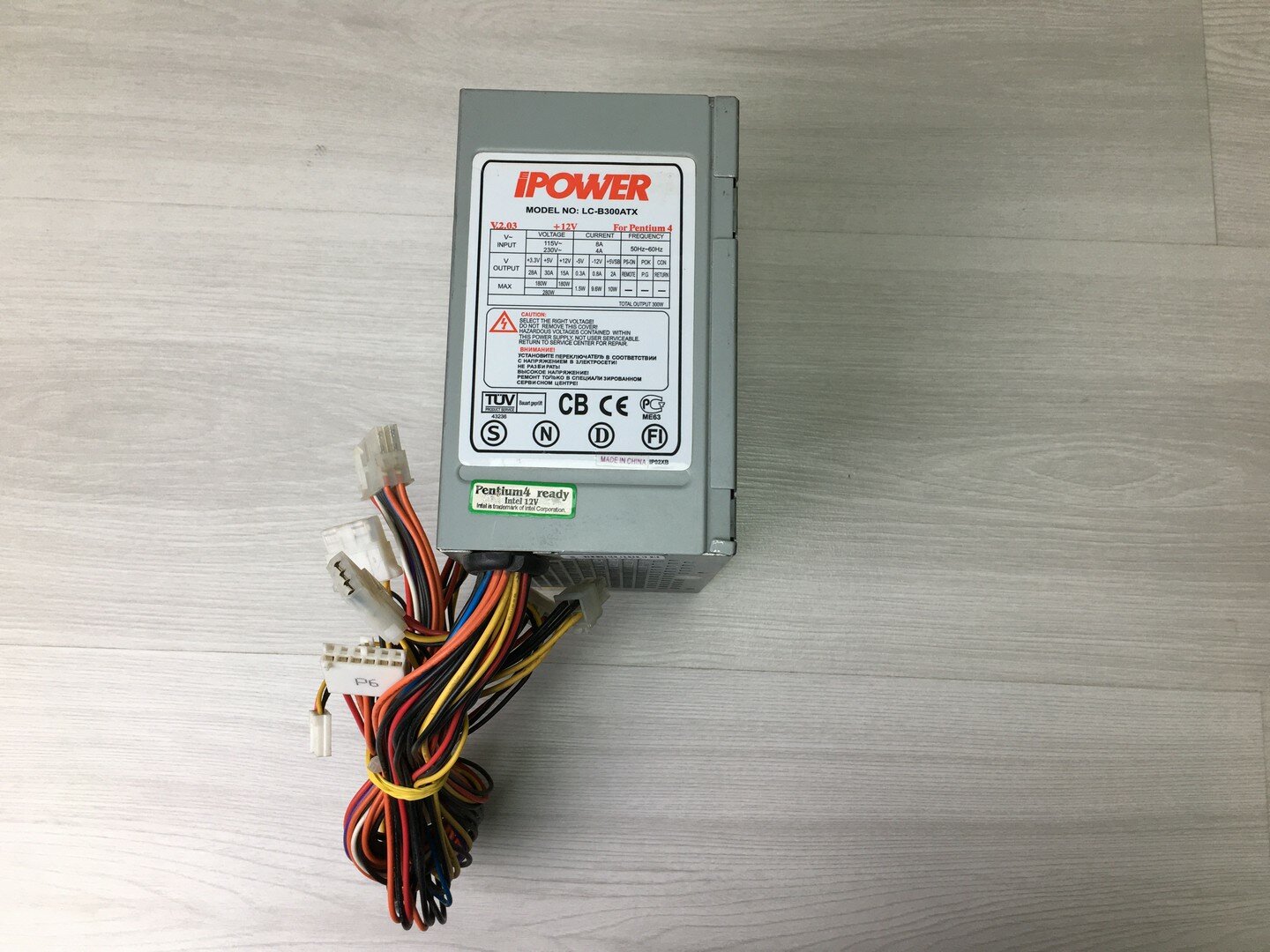 Блок питания 300W IPower 24+4/80fan LC-B300ATX ATX