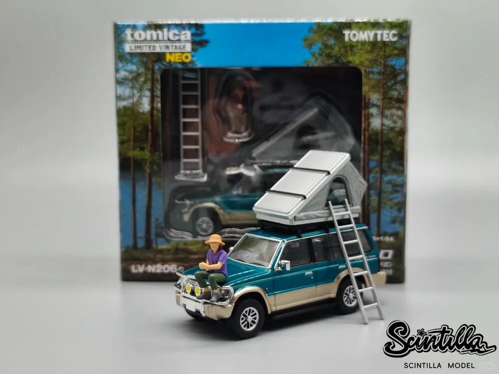 Машинка Tomytec 1/64 Tomica Limited Vintage(TLV)LV-N206c MItsubishi Pajero Mid Roof Wide VR Optional Parts Installed(green/beige) Alloy Car Model Collection Gift