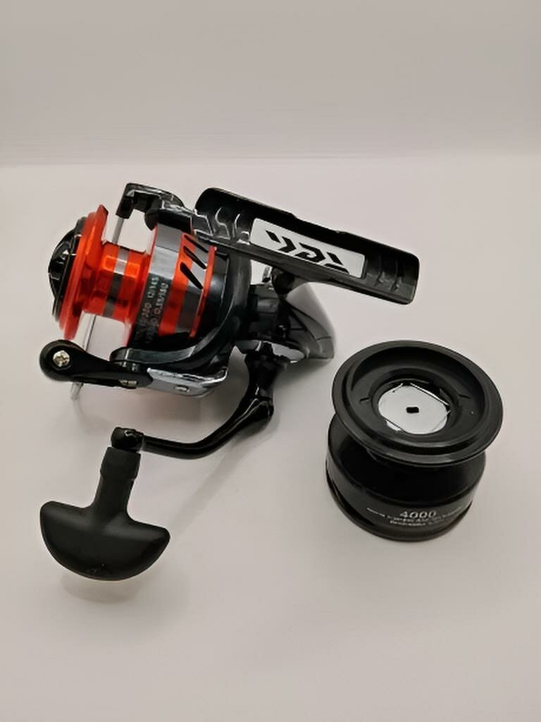 Катушка спиннинговая Daiwa Ninja LT 4000 безынерционная мощная для карпа щуки фидера