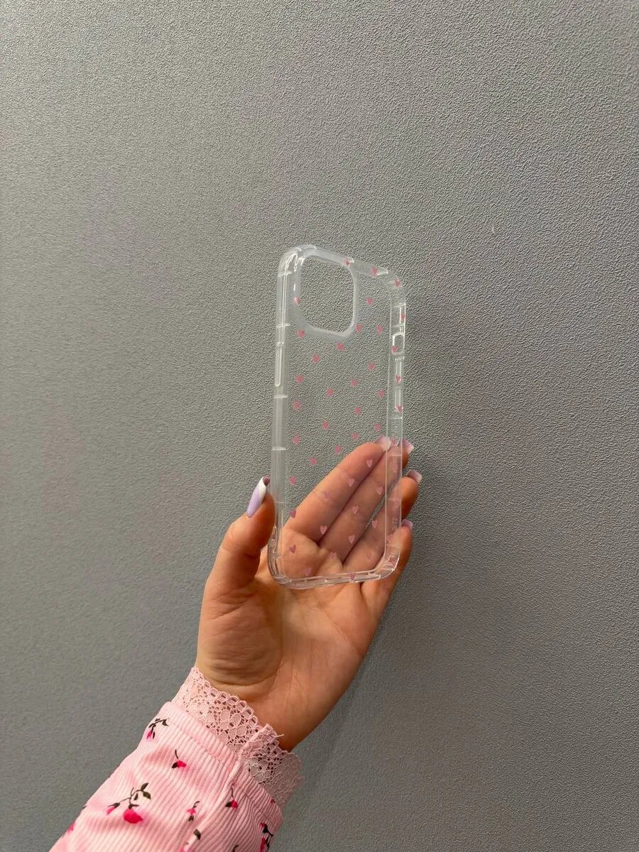 Чехол на Iphone 15, женский, принт "нежно розовые сердечки" с защитой камеры — фото 1