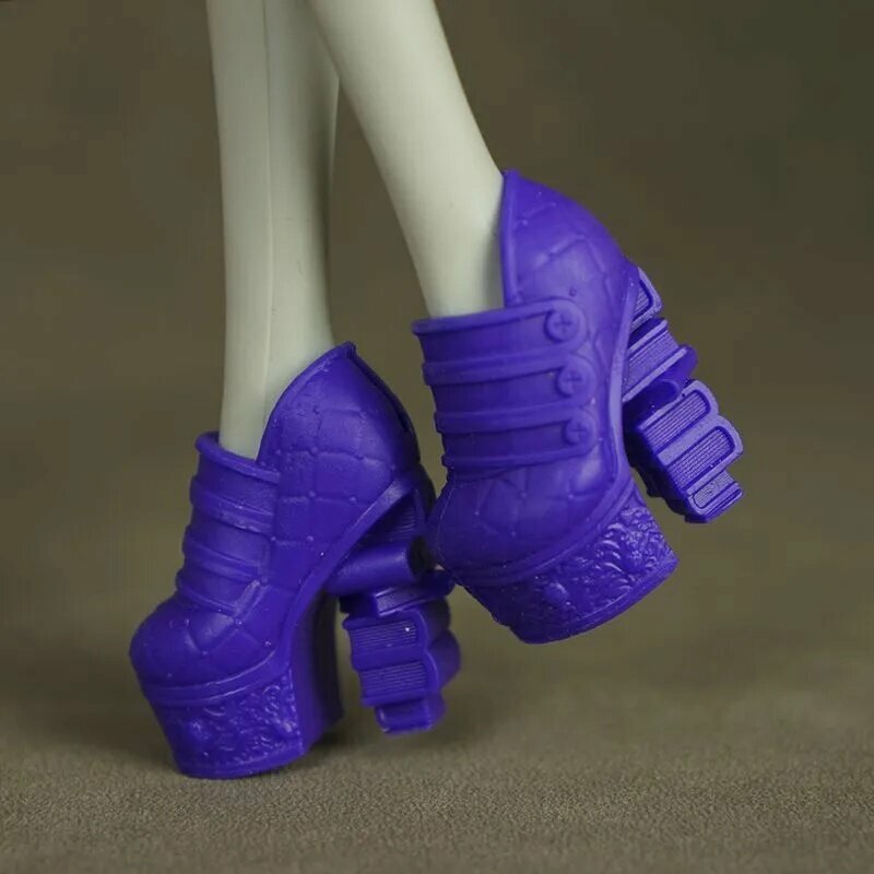 Туфли подходят для кукол Monster High
