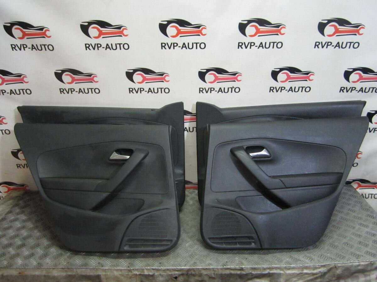 Обшивка двери Volkswagen Polo Sed RUS 123123