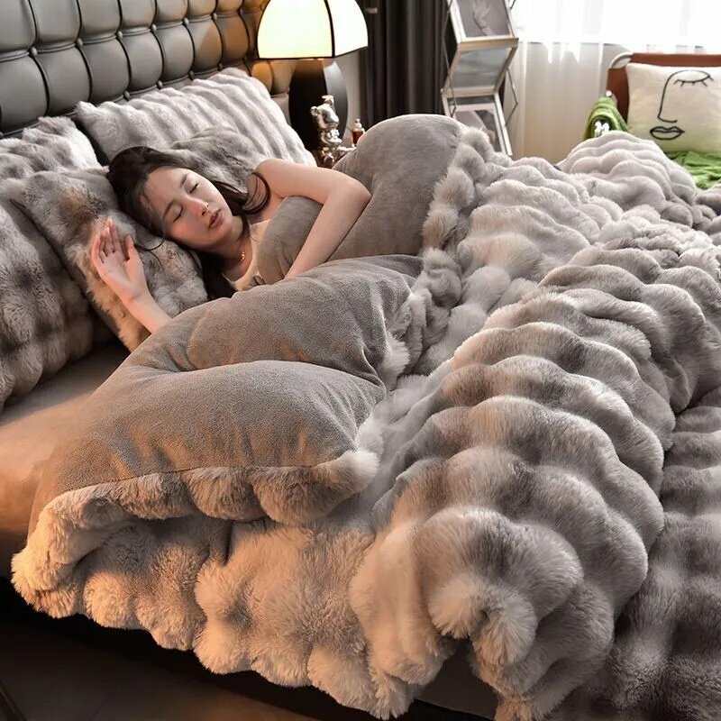 Комплект постельного белья из фланели в европейском стиле (для кровати 1,8 м, одеяло 200×230 см, наволочки 48×74 см)