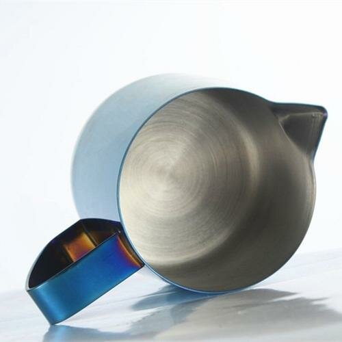 Латте, латте, латте, латте, латте, цилиндр, пена, молоко, молоко, чайник, цветочный кофеварка.