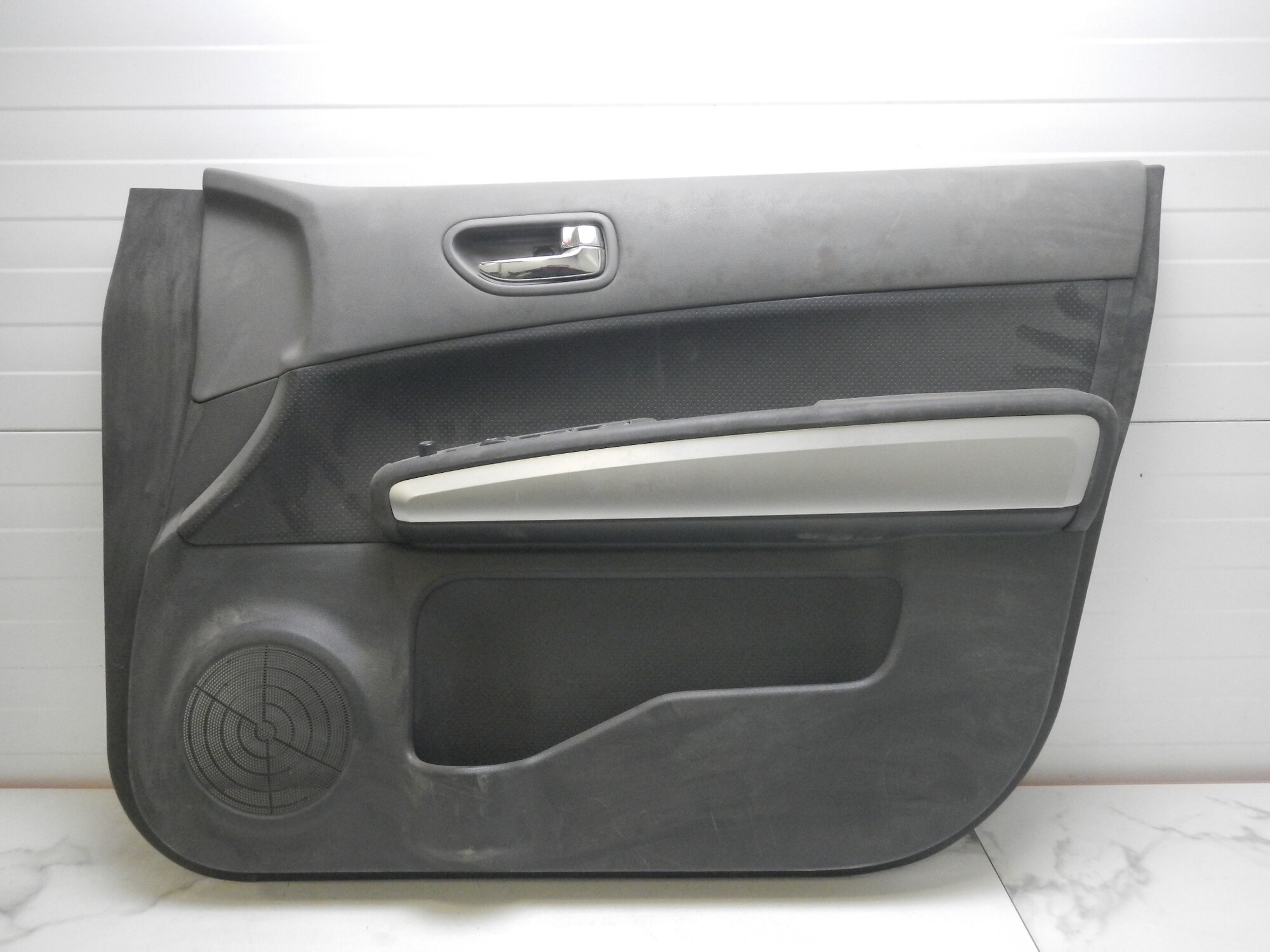 Б/У Обшивка двери передней правой, Nissan (Ниссан)-X-TRAIL (T31) (07-) NISSAN X-TRAIL (T31) (07-) Царапины. 621563 NISSA...