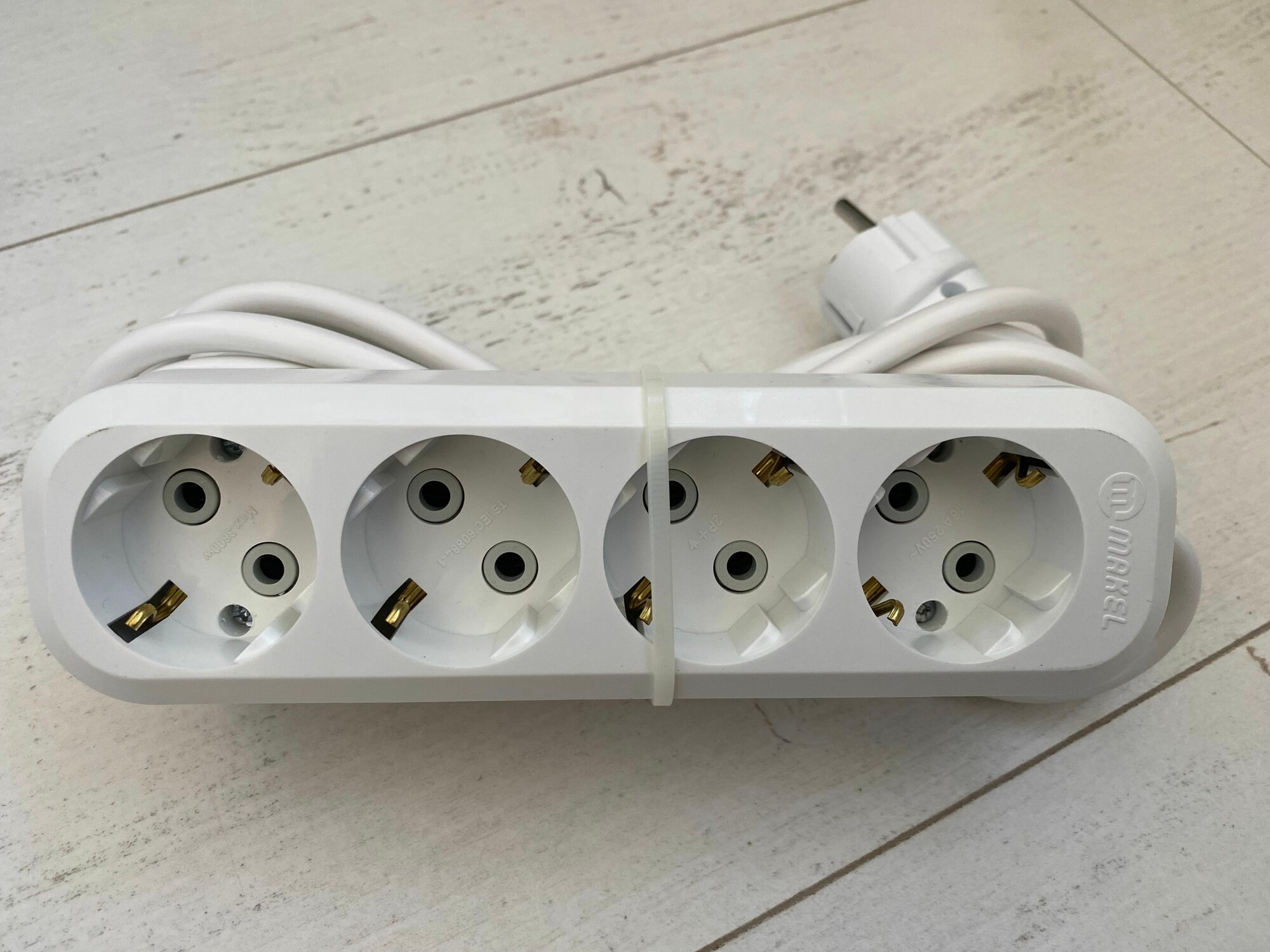 Удлинитель 3х1.5мм2, 4 розетки, 30.0 метров с заземлением, 16А (Белый)