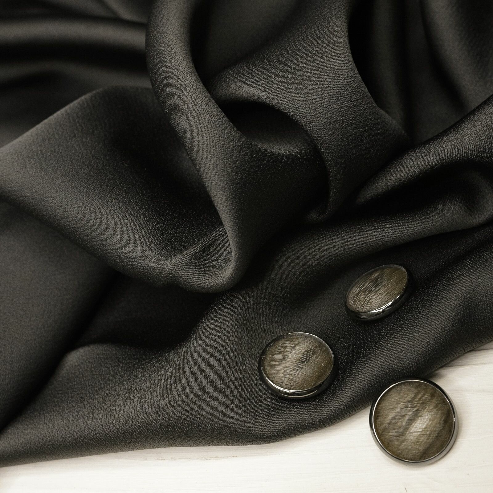 Креп-атлас, ширина 130 см. Отрез 1.4 м