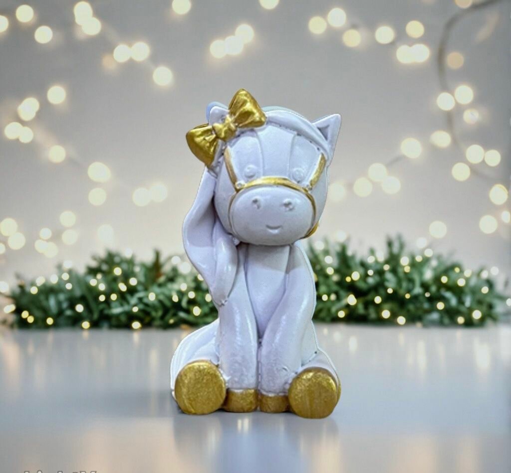 Фигурка "Лошадка маленькая Мила" 6,5х4х4 см Цвет: Белый/золото