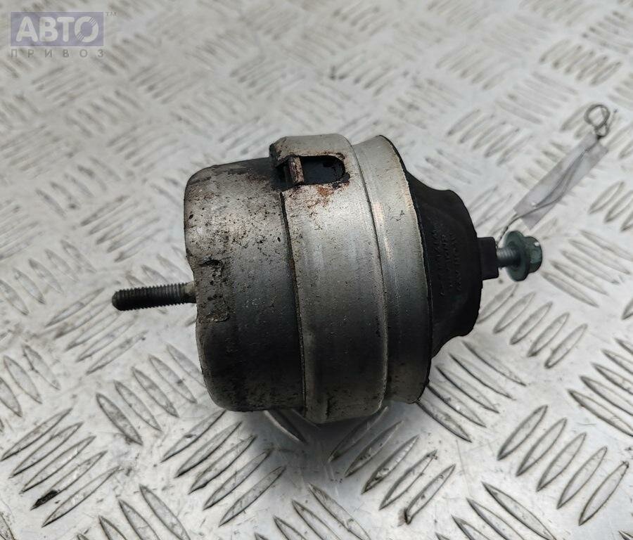 Подушка крепления двигателя Volkswagen Passat B5