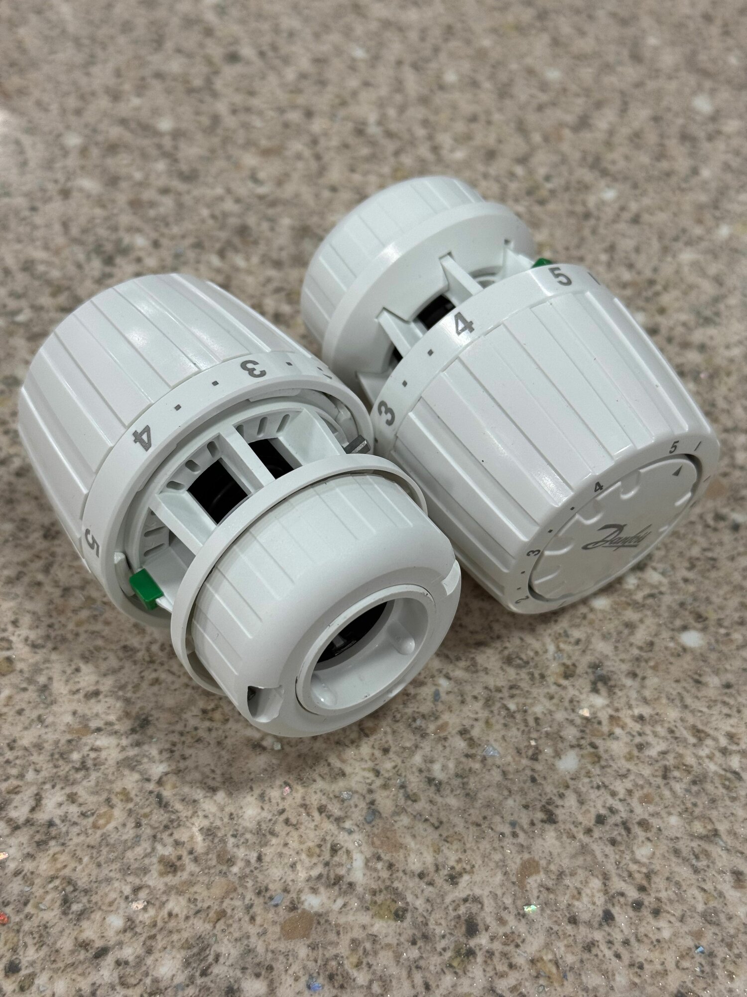 Термостатическая головка 2 шт Danfoss RTR-CLICK RTR 7090/RA 2990