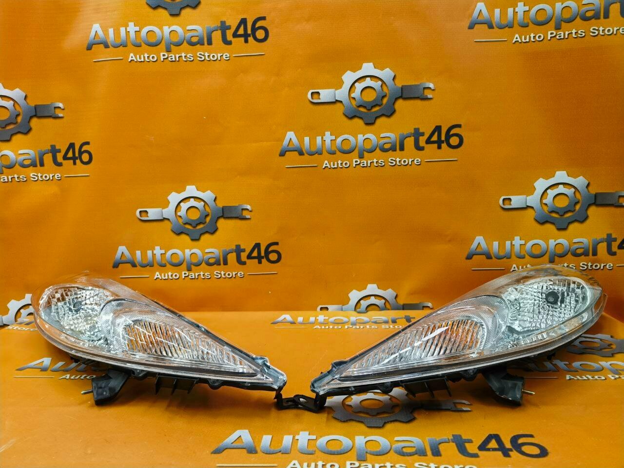 Габарит передний, поворотники комплект на две стороны Ниссан Жук Nissan Juke 10-14.