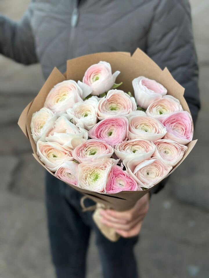 Букет из 17шт ранункулюс, Ранункулюсы 17шт