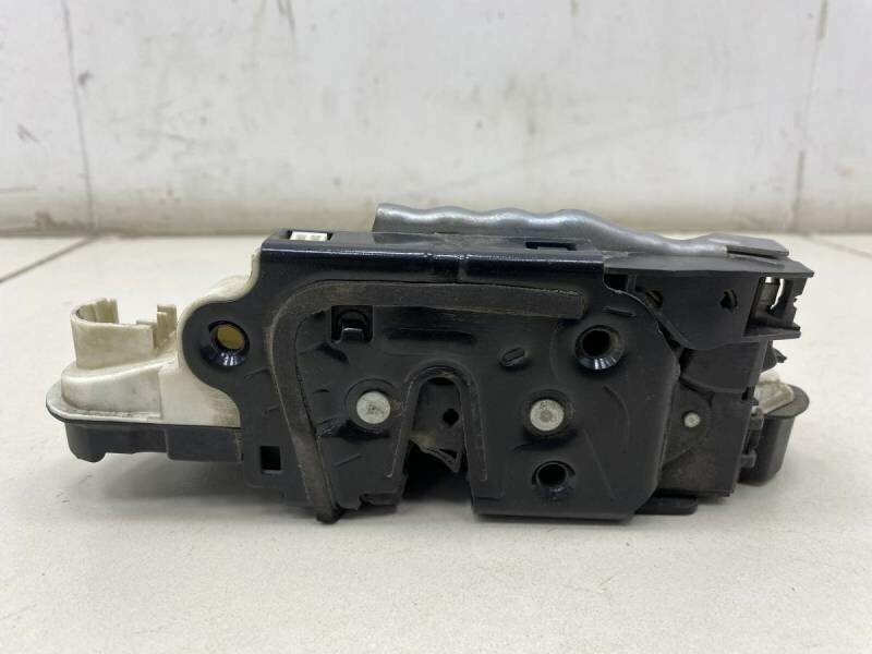 Замок двери передней правой Volkswagen Polo Sed RUS 2011 кат.номер: 5K2837016D 5K2837016B