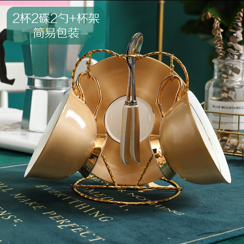 Европейский кофейный набор из костяного фарфора с чашками и блюдцами, небольшой роскошный набор для послеобеденного чая, креативная чашка с цветочным узором, изысканный набор кофейных чашек.