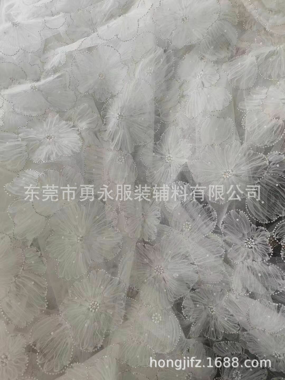 2025 Сердечный дизайн Яркая лента Вышитый маленький цветок 3D Женское платье Детское кружевное свадебное платье Яркая ткань