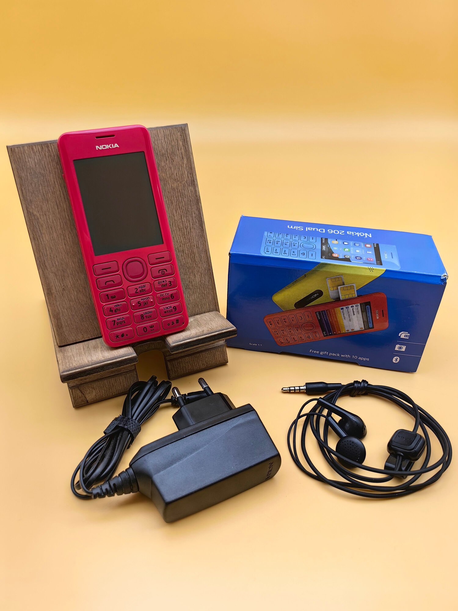 Мобильный раритетный кнопочный телефон Nokia 206 Dual Sim, Красный