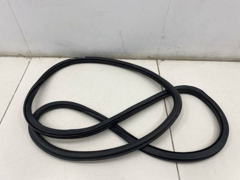 Уплотнитель проема двери передней правой Volkswagen Polo Sed RUS 2011 кат.номер: 6RU867912E 6RU867912D