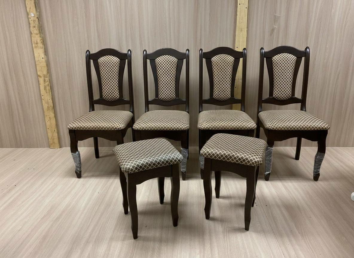 Стулья 4 штуки и 2 таб из массива березы . цвет венге. высота 97 см. ширина сиденья 45 см. Ульяновск. мягкая спинка . ткань жаккард.