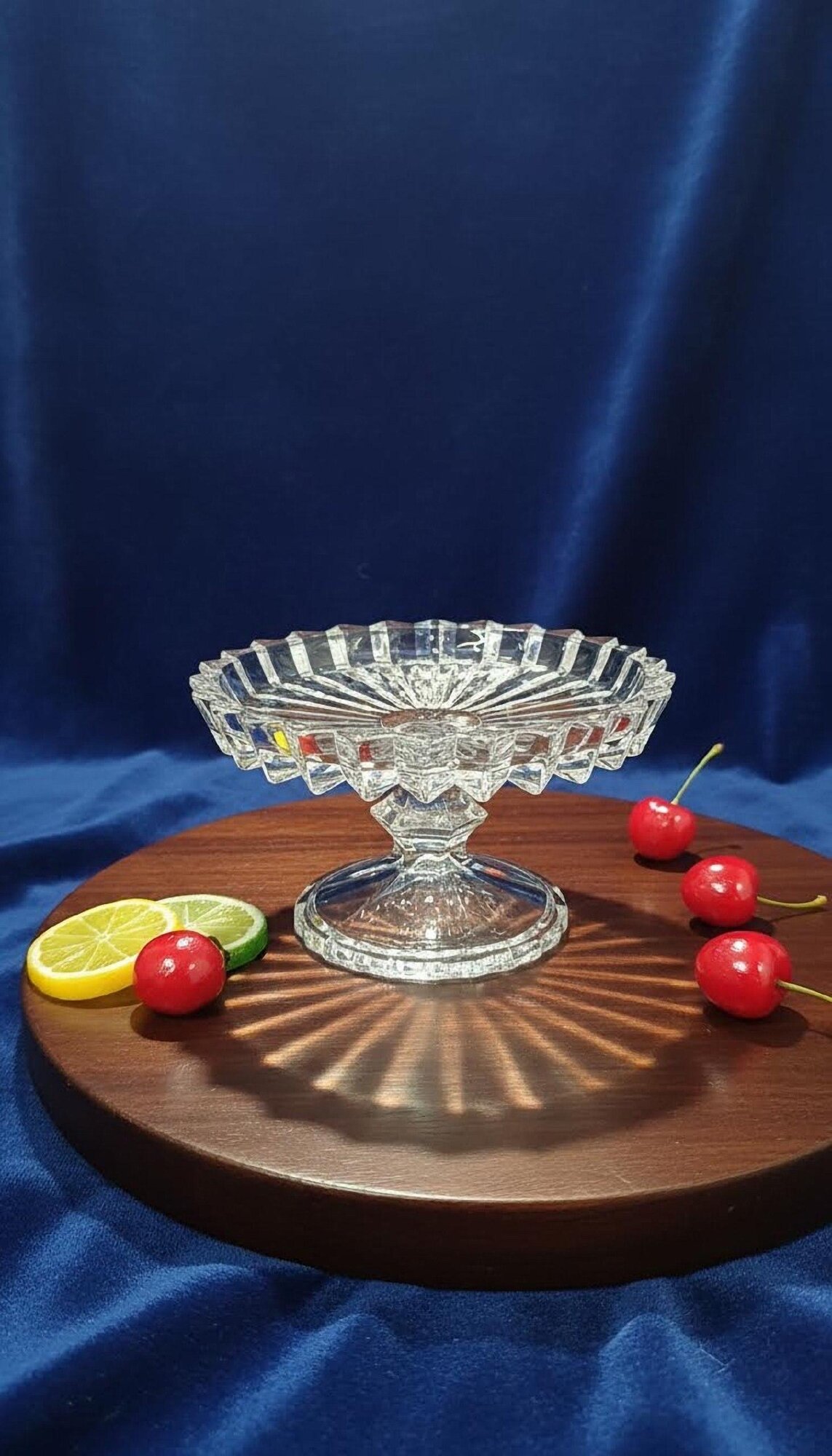 Маленькое круглое блюдо на ножке в стиле Rogaska 13 см/ стекло