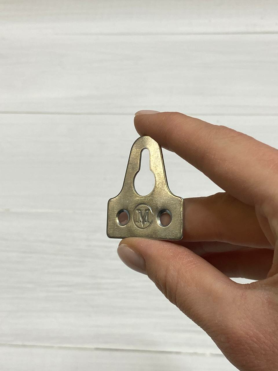 Крепление-невидимка на стену строительное