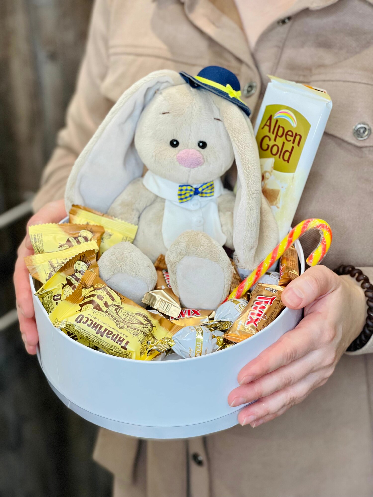 Подарочный набор для ребенка или для любимой: Зайка Ми и Твиксы