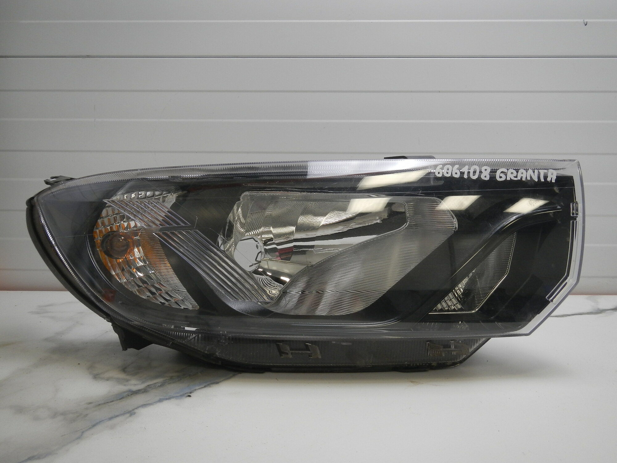 Б/У Фара правая, ВАЗ (VAZ)-LADA GRANTA (гранта) FL (18-) LADA GRANTA (Гранта) FL (18-) Сломано 5 креплений. 606108 LADA ...