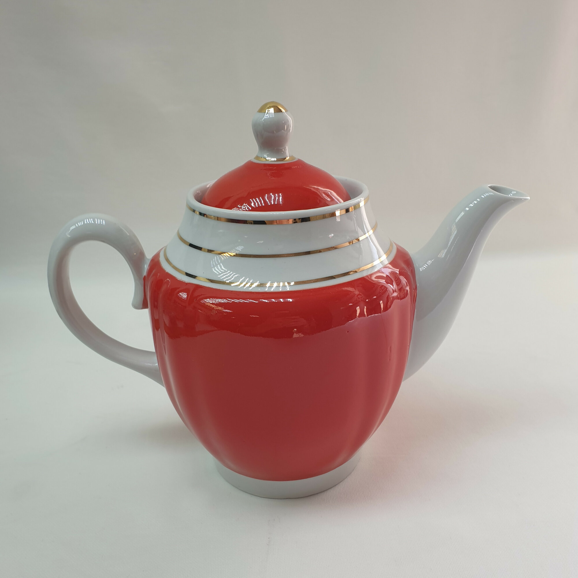 Винтажный чайник Октябрьск, фарфор крытье позолота 1.5 л, винтаж СССР