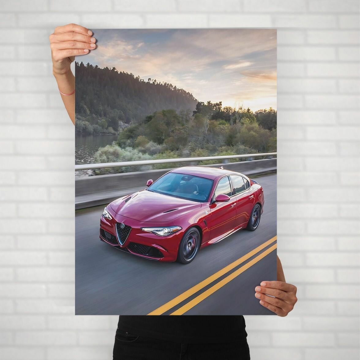 Плакат на стену для интерьера Культовые машины (Alfa Romeo Giulia Quadrifoglio 4) - Постер по легендарным ретро автомобилям формата А1 (60x84 см)