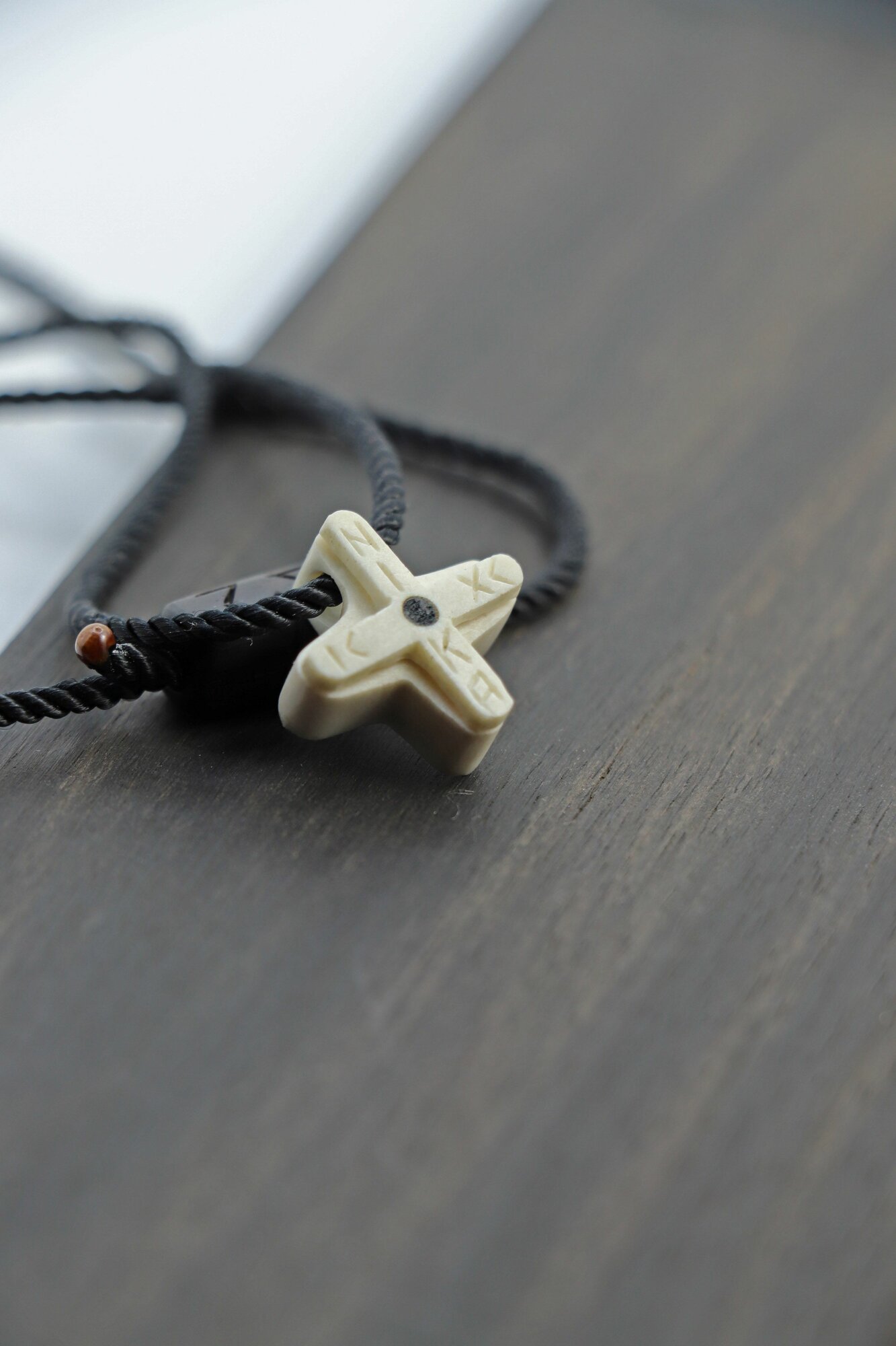 Резной крестик нательный из рога лося, эбена, ладана, гренадила