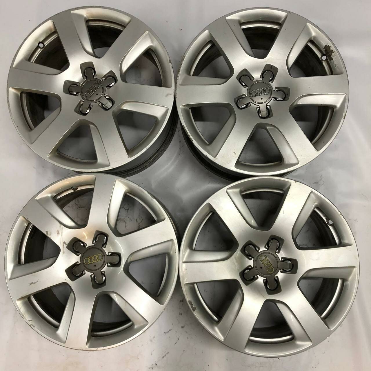 Колесные диски Audi 17x8 PCD 5x112 D66.6 ET39 (оригинал)