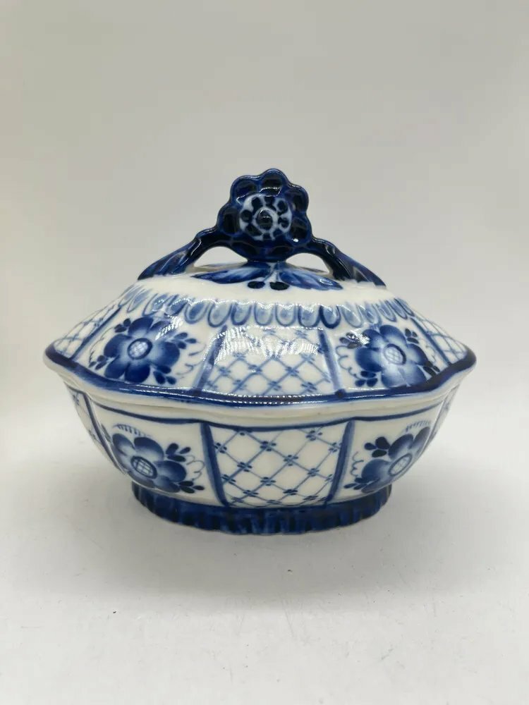 Икорница с расписным цветочным декором, Гжель, фарфор, роспись, Россия, 1990-2010 гг.