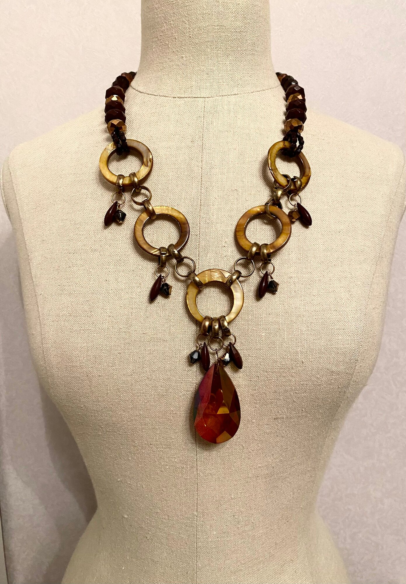 Колье, кристалл