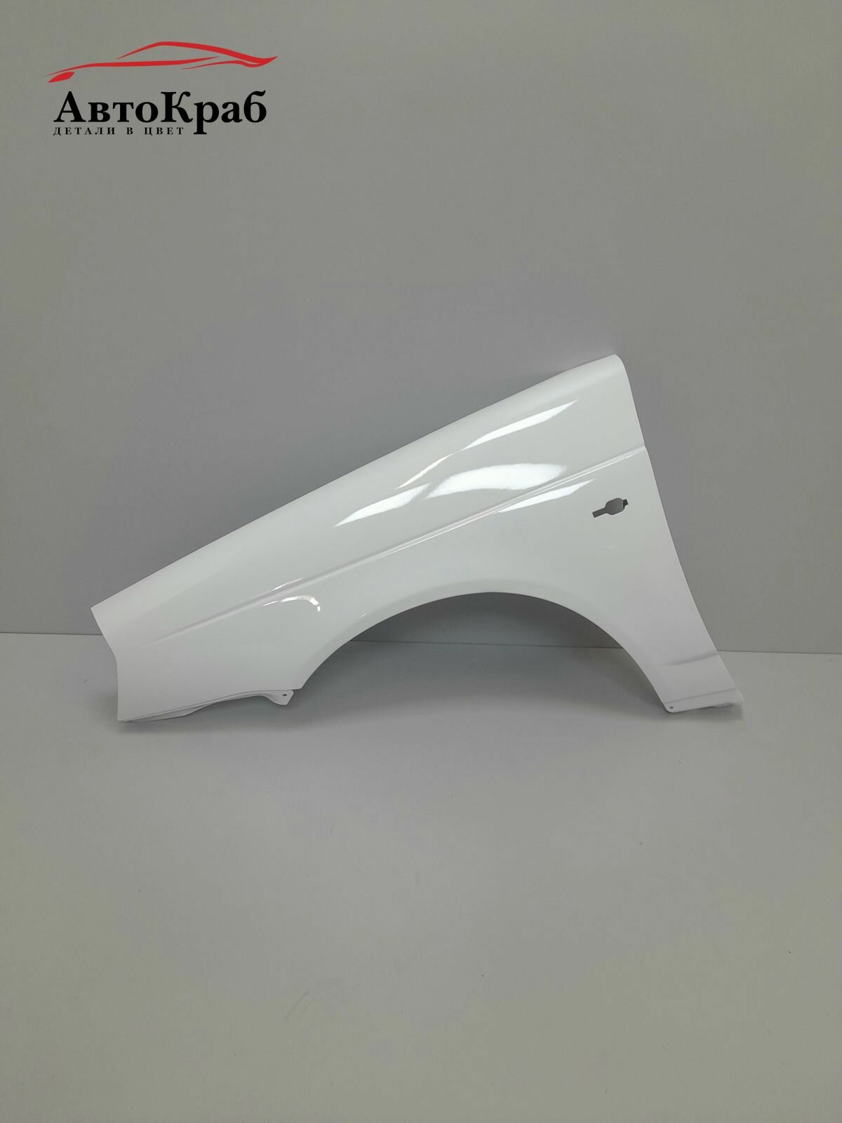Крыло переднее левое пластиковое в цвет для Лада Приора 2007 - 2018 г. 240 - белое облако, белый