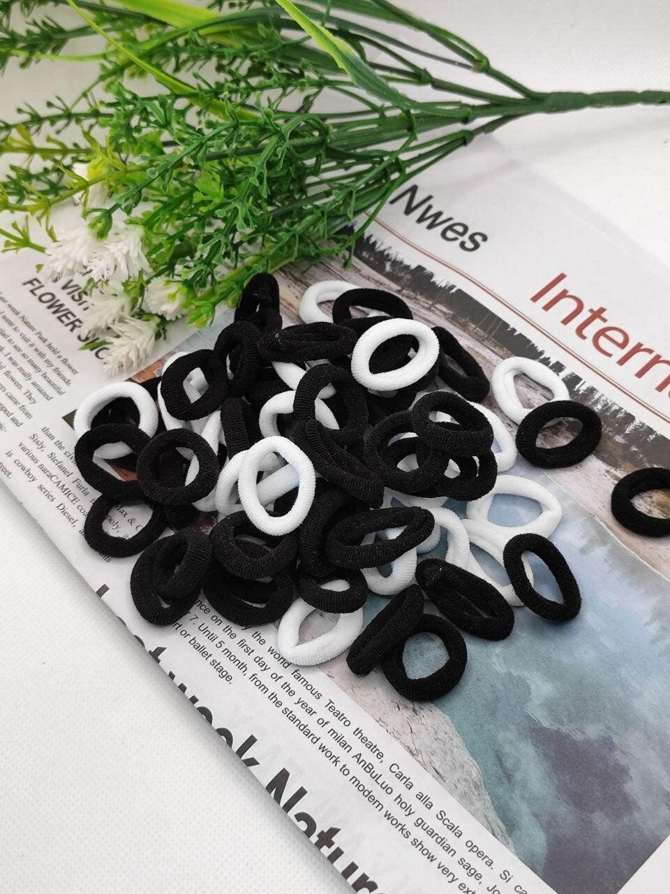 Резинка для волос маленькая, черная и белая 50 шт.
