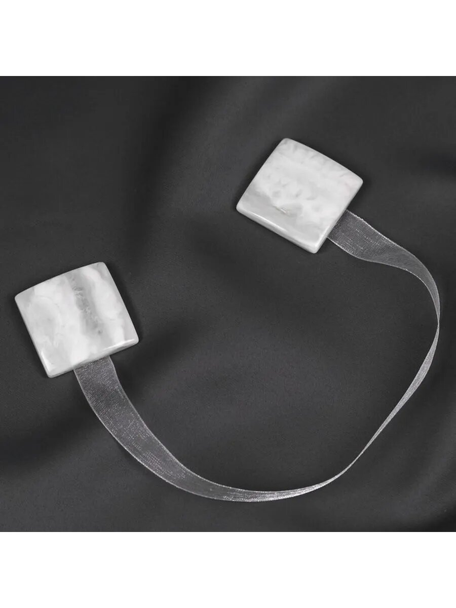 Стильный подхват для штор с мраморным эффектом