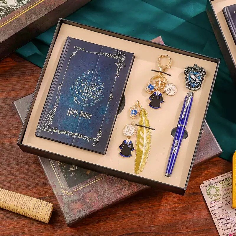 Ноты Хэри Поттера: ежедневник с аксессуарами, подписной ручкой и браслетом. Равенклау