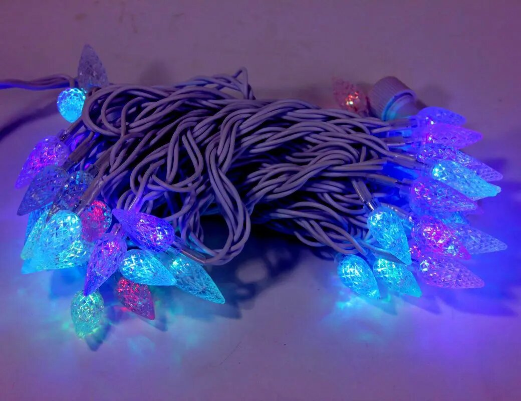 Светодиодная гирлянда "Шишки-х"амелеон, 50 RGB LED, 7.5+1.5 м, коннектор, белый провод, уличная, Rich LED