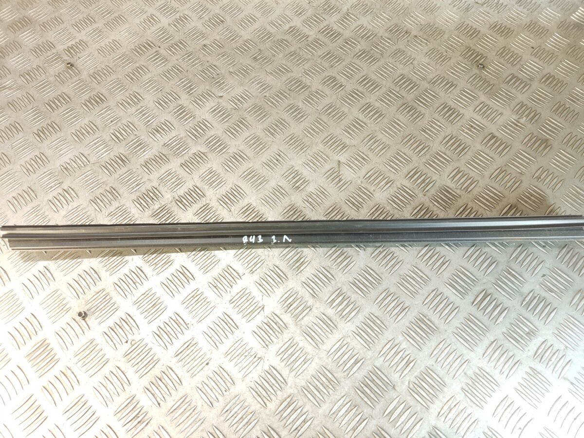 Молдинг стекла двери левой задней PEUGEOT 308 2007 2015